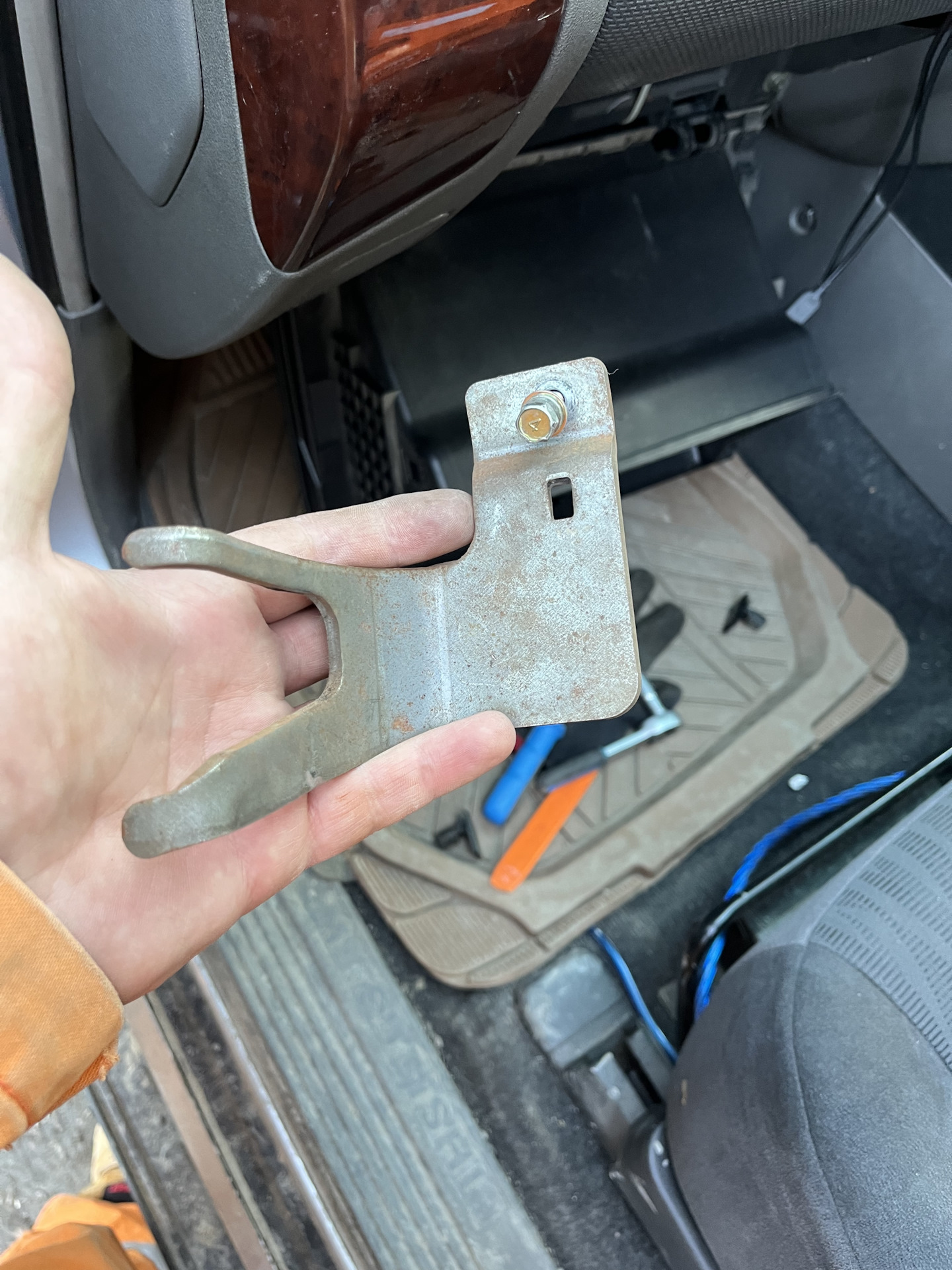 Втулки стабилизатора и подготовка к лету — Mitsubishi Pajero (3G), 3 л ...