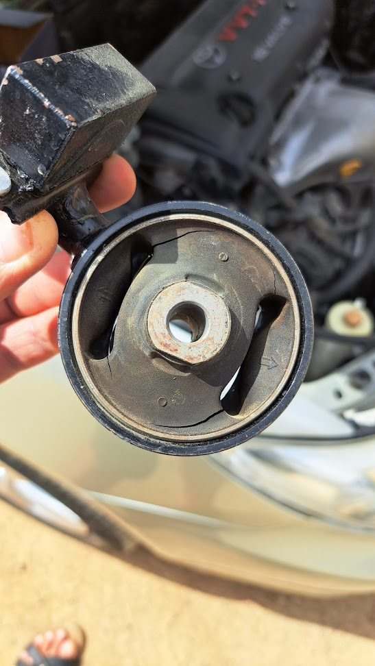 Замена верхней опоры двигателя — Toyota Camry (XV30), 2,4 л, 2004 года ...