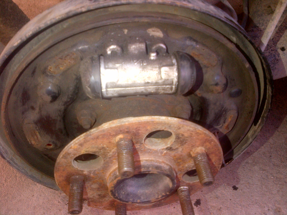 Тормоза (часть 2). Задние тормоза. — Toyota Noah (1G), 2 л, 2003 года ...