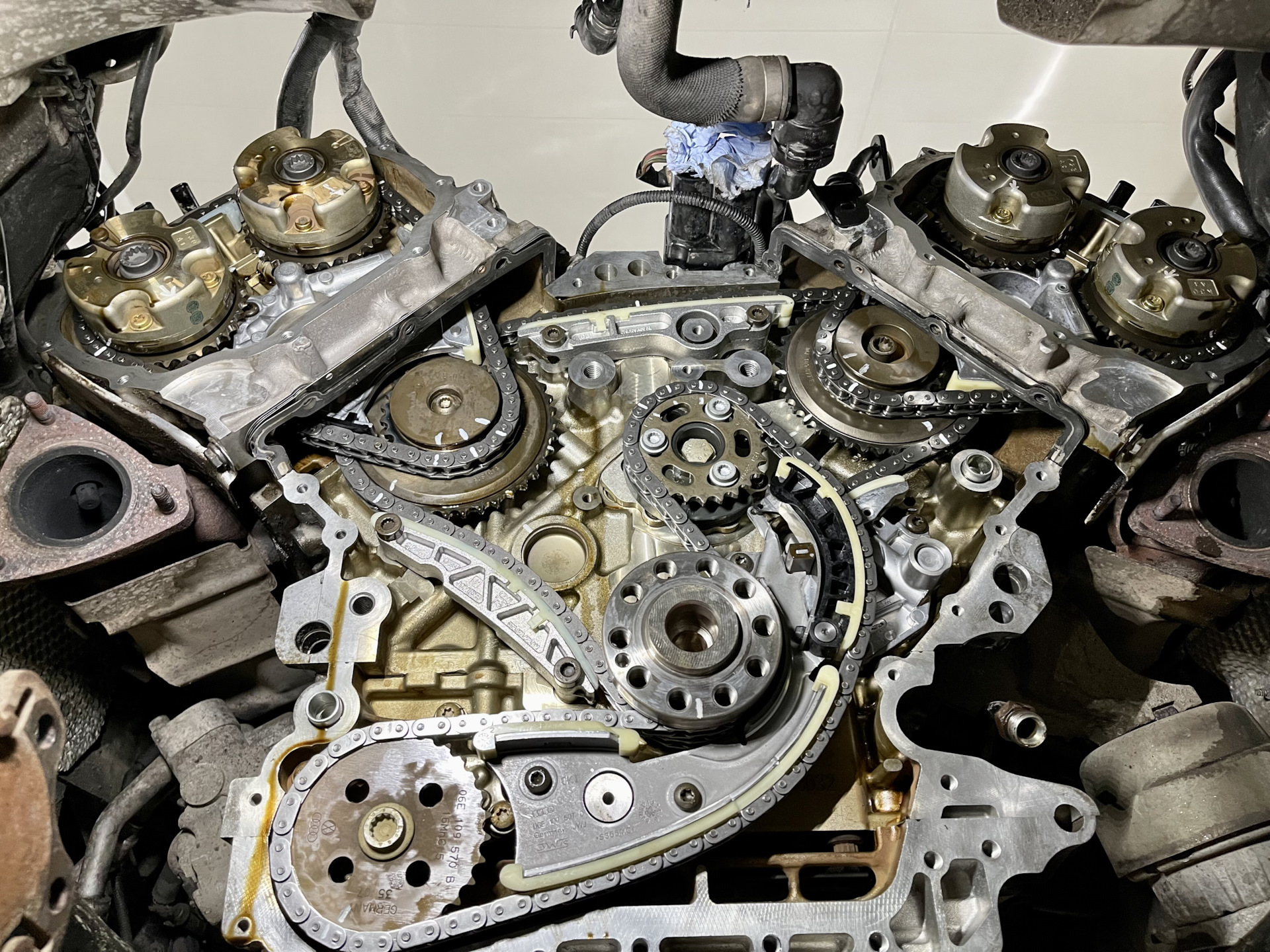 Замена цепей ГРМ 2.8 BDX — Audi A6 (C6), 2,8 л, 2008 года | плановое ТО ...