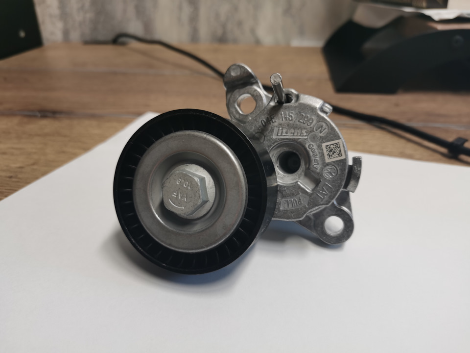 Ролик с натяжителем для ремня генератора 04E145299N — Skoda Kodiaq (1G ...