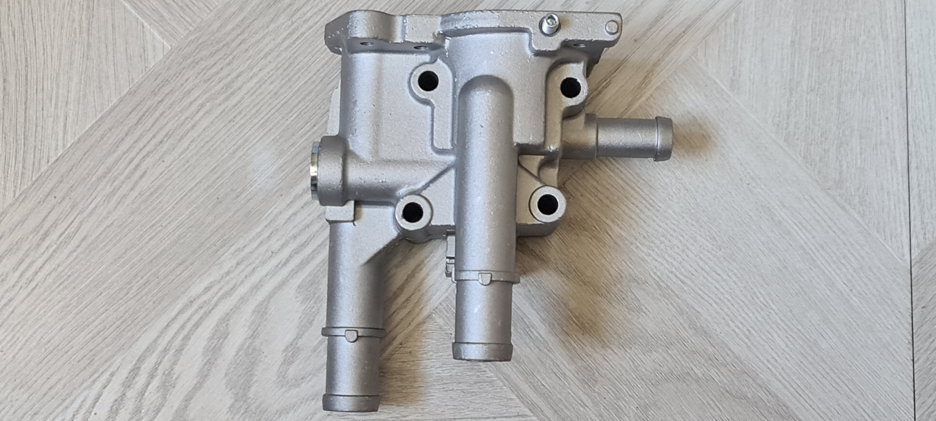 Водяной насос GM 24405895 и корпус термостата Agafit — Chevrolet ...