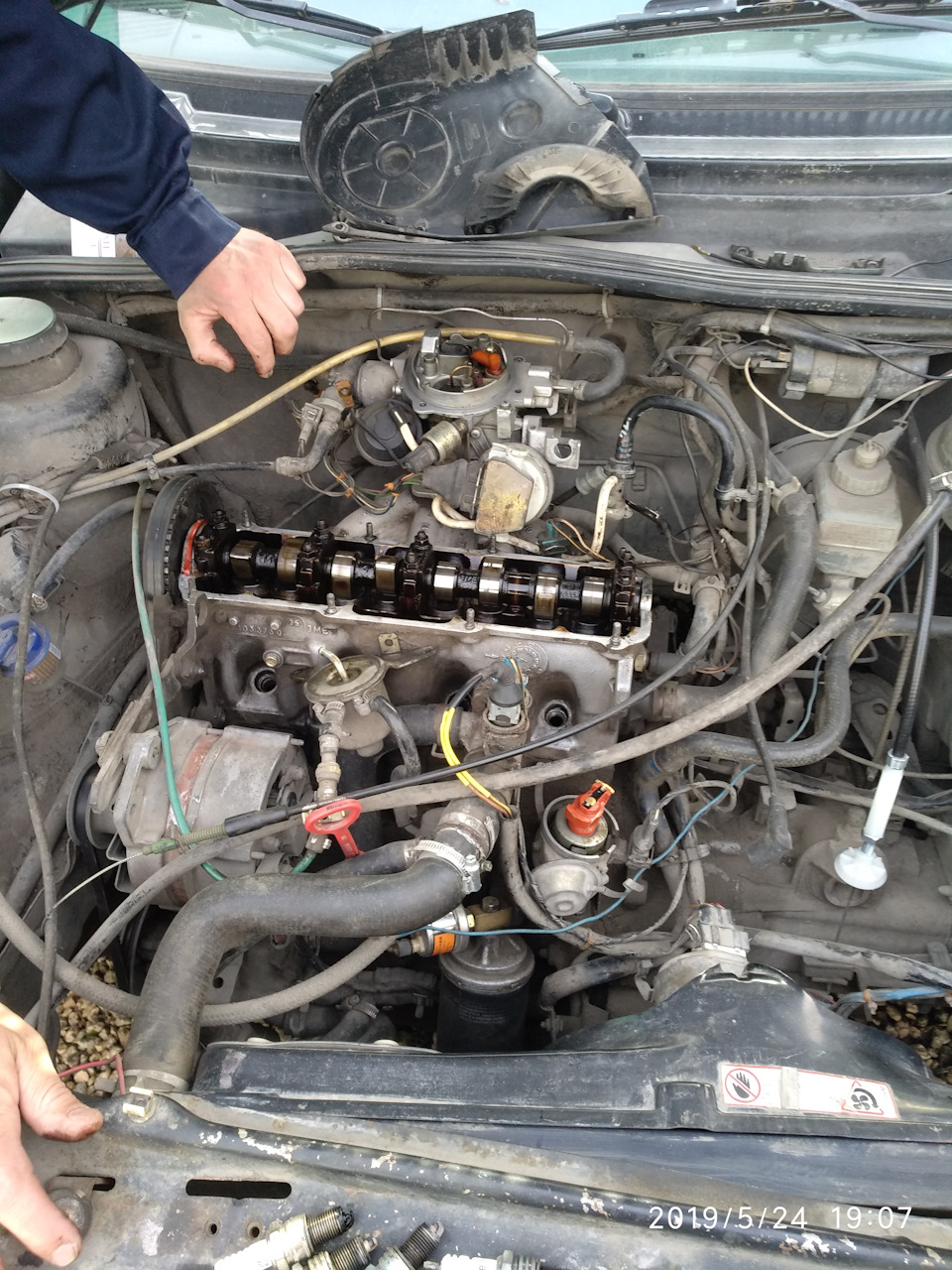 Замена маслосъёмные колпачков. — Volkswagen Golf Mk2, 1,6 л, 1990 года ...