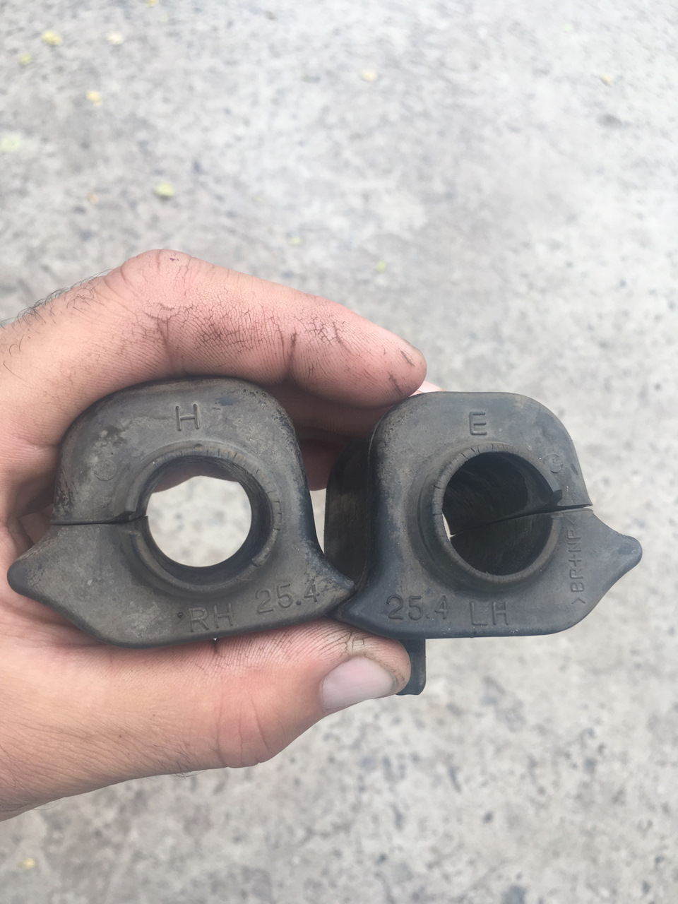 Замена втулок переднего стабилизатора. — Toyota RAV4 (IV), 2 л, 2013 ...