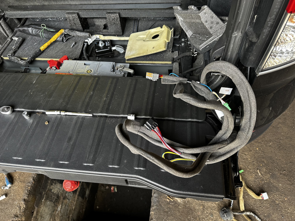 Замена парктроника и замена проводки фаркопа — Volvo XC90 (1G), 4,4 л ...