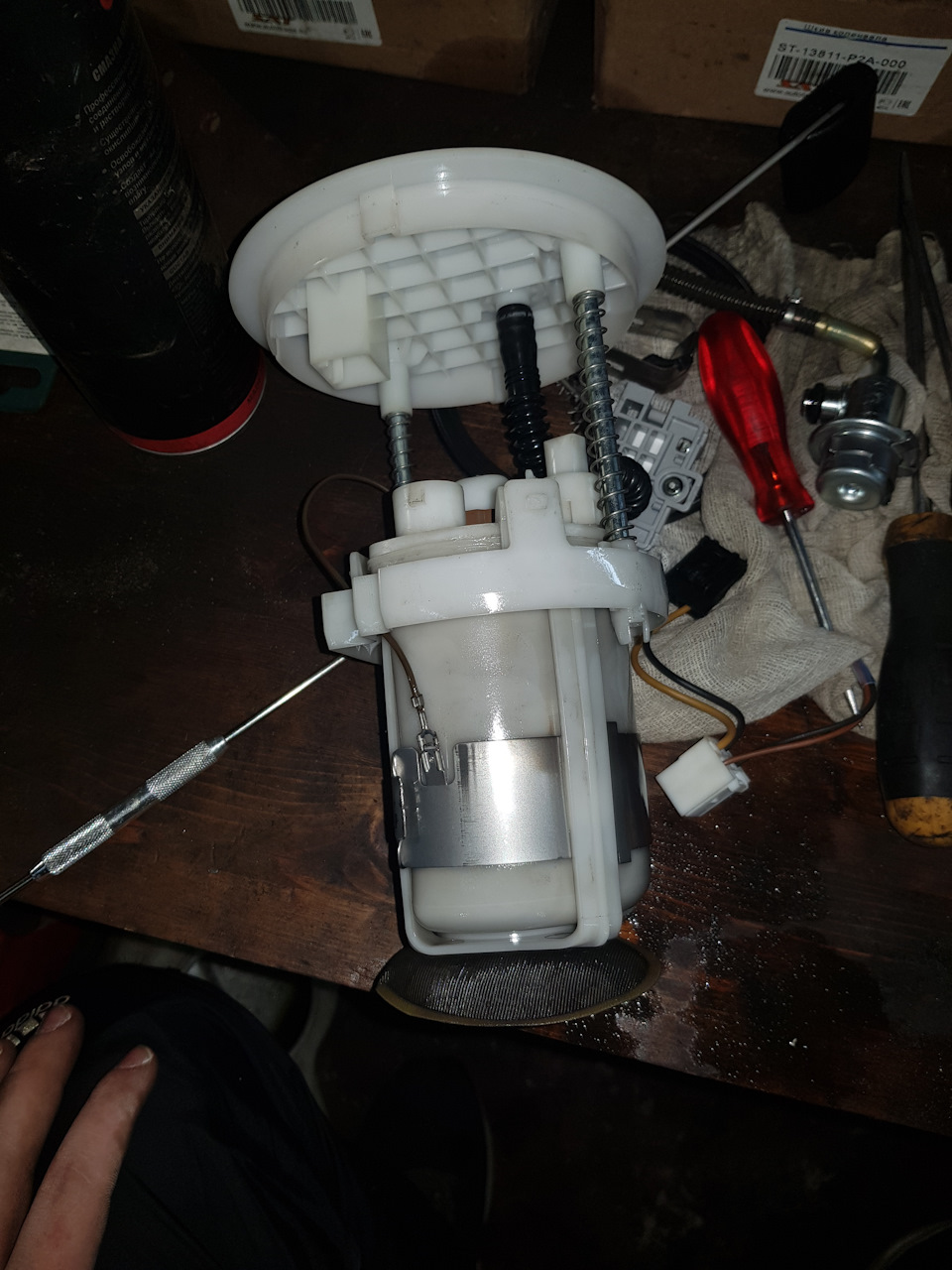 Замена топливных фильтров. — KIA Ceed (2G), 1,6 л, 2013 года ...