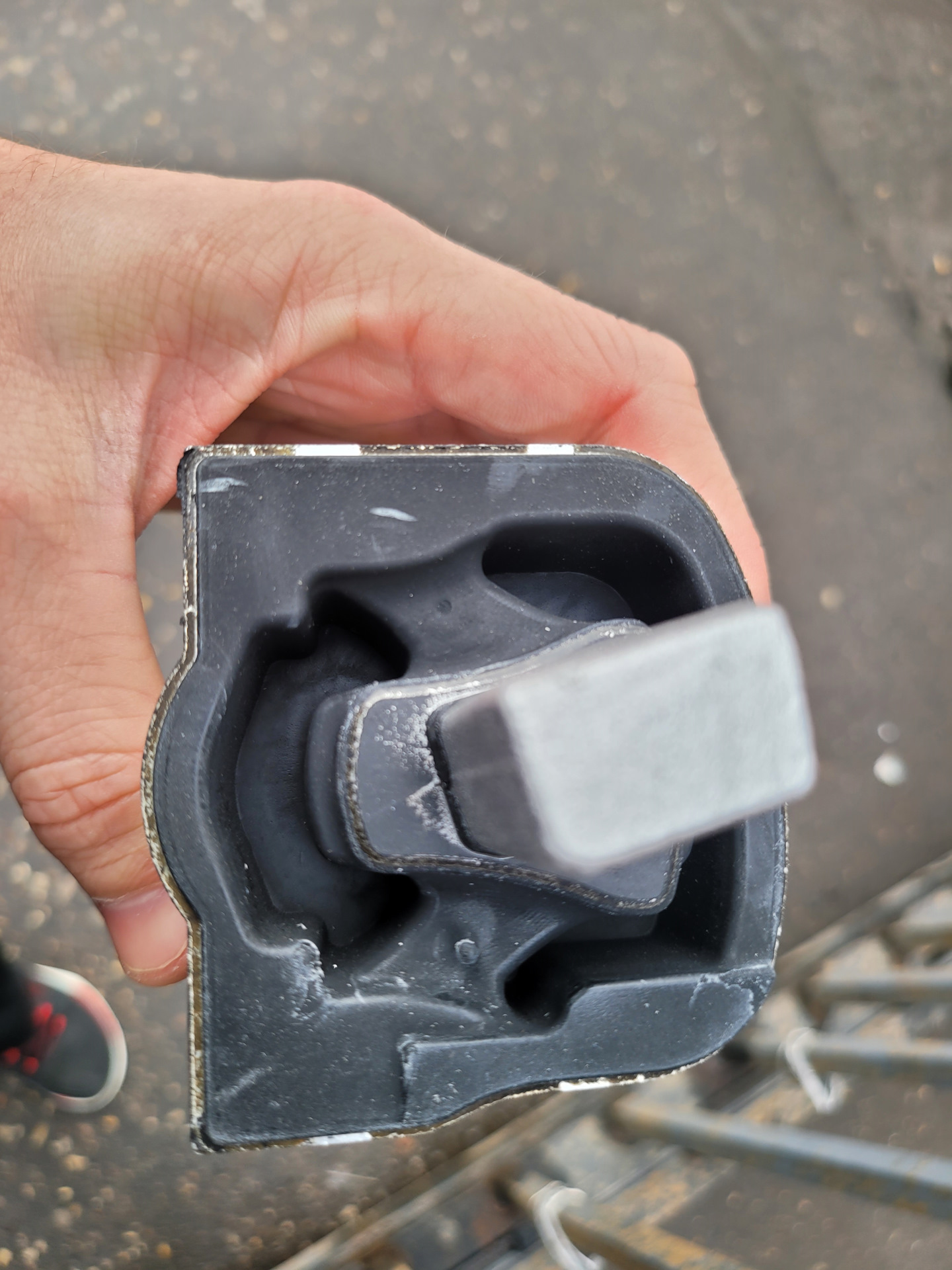 Замена опоры АКПП — Mercedes-Benz C-Class (W204), 1,6 л, 2012 года ...