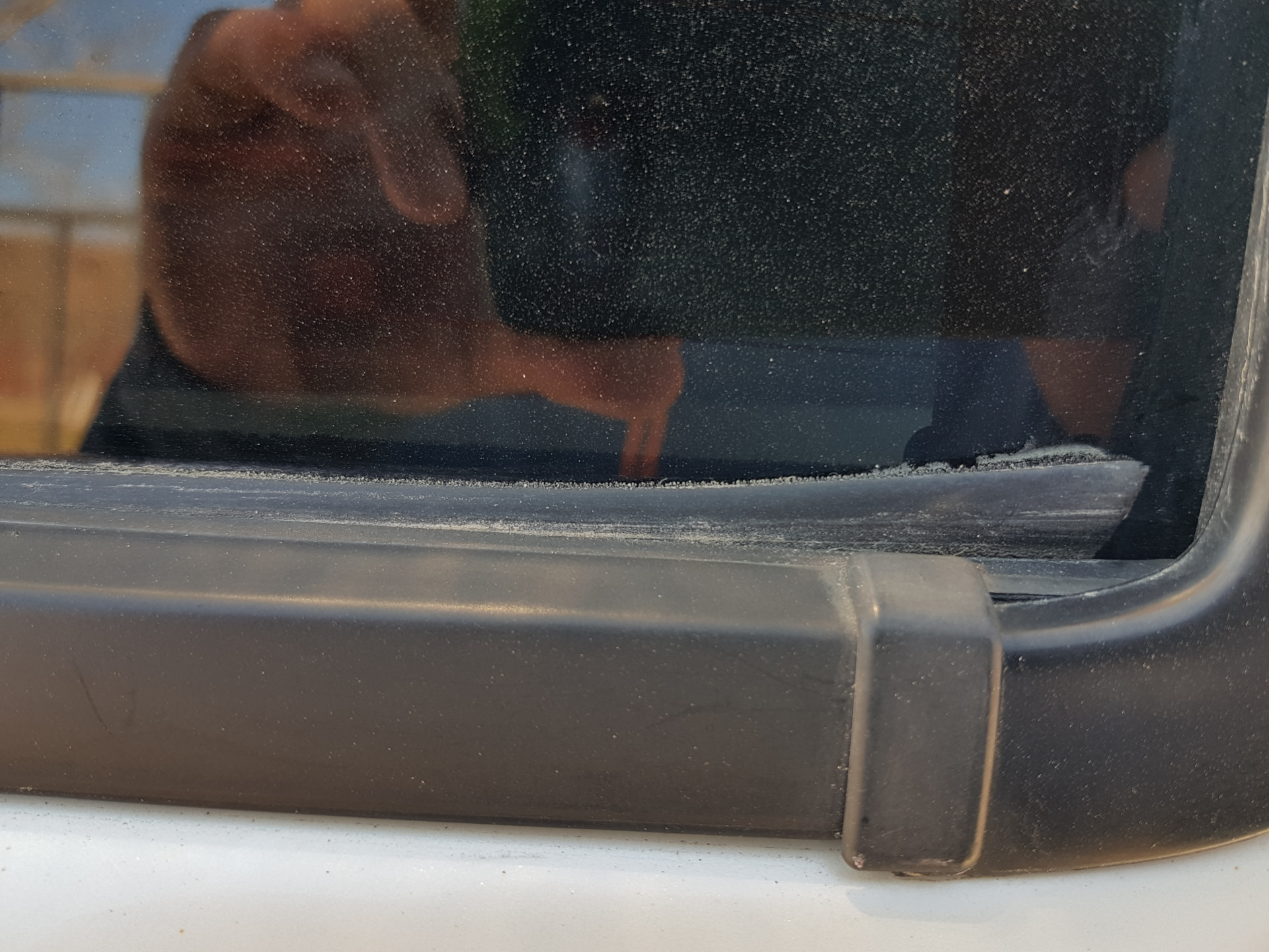 Замена уплотнительной резинки заднего стекла — Toyota Hilux Surf (4G ...