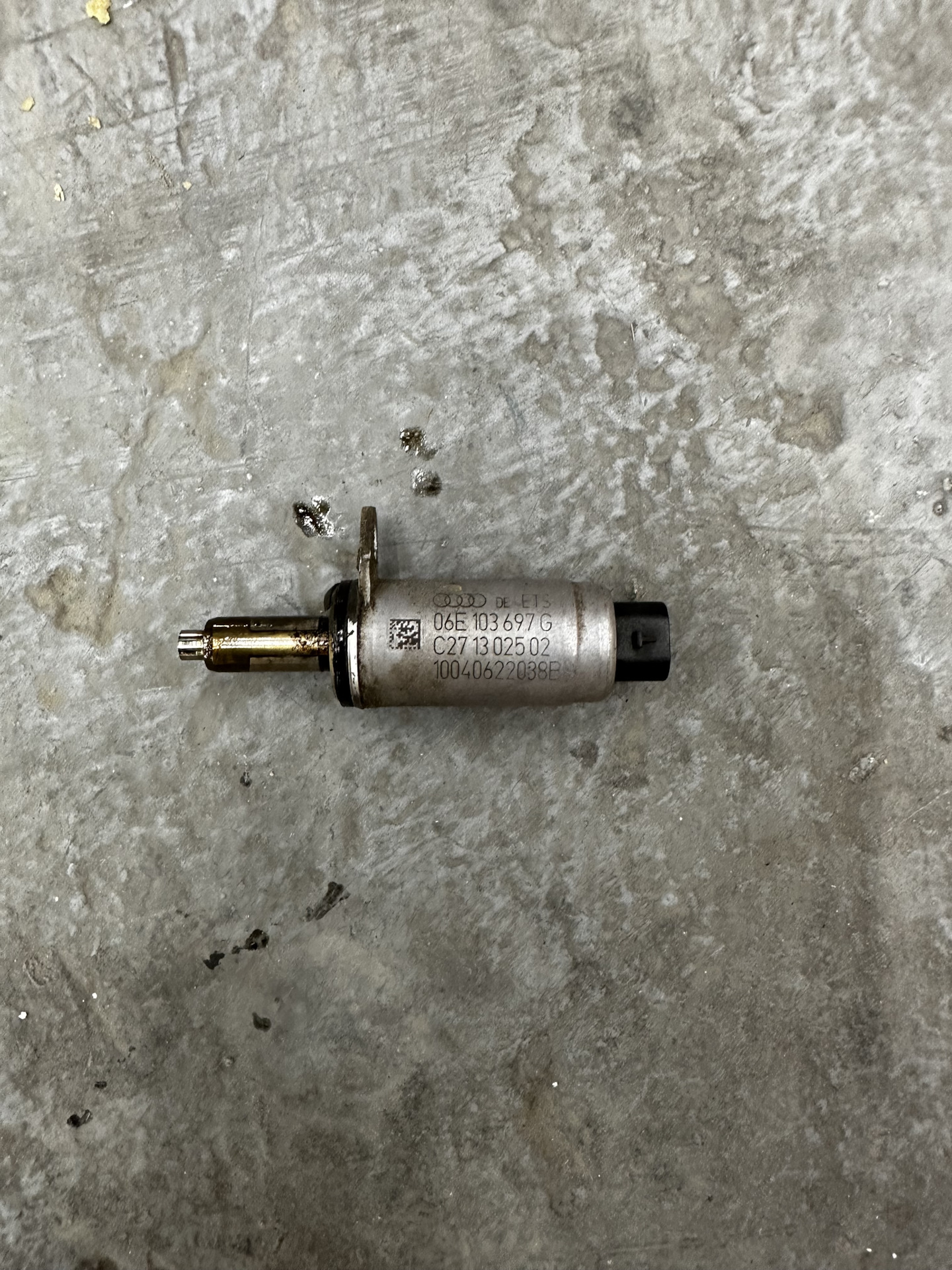 Замена регулятора высоты подъема клапанов — 3 — Audi Q5 (1G), 3,2 л ...