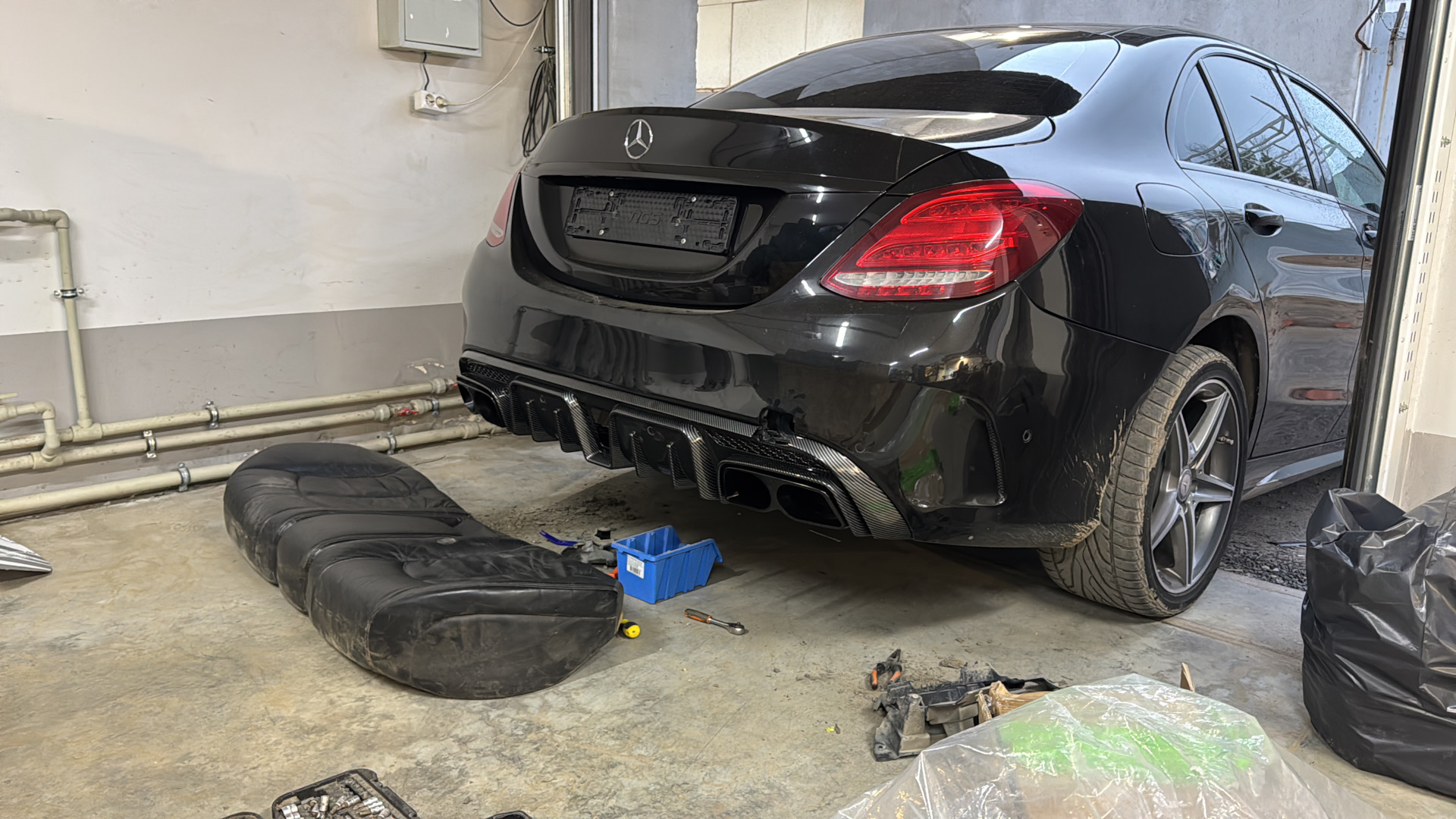 Установили новый диффузор 🚀 — Mercedes-Benz C-Class (W205), 1,6 л, 2015 года | аксессуары | DRIVE2