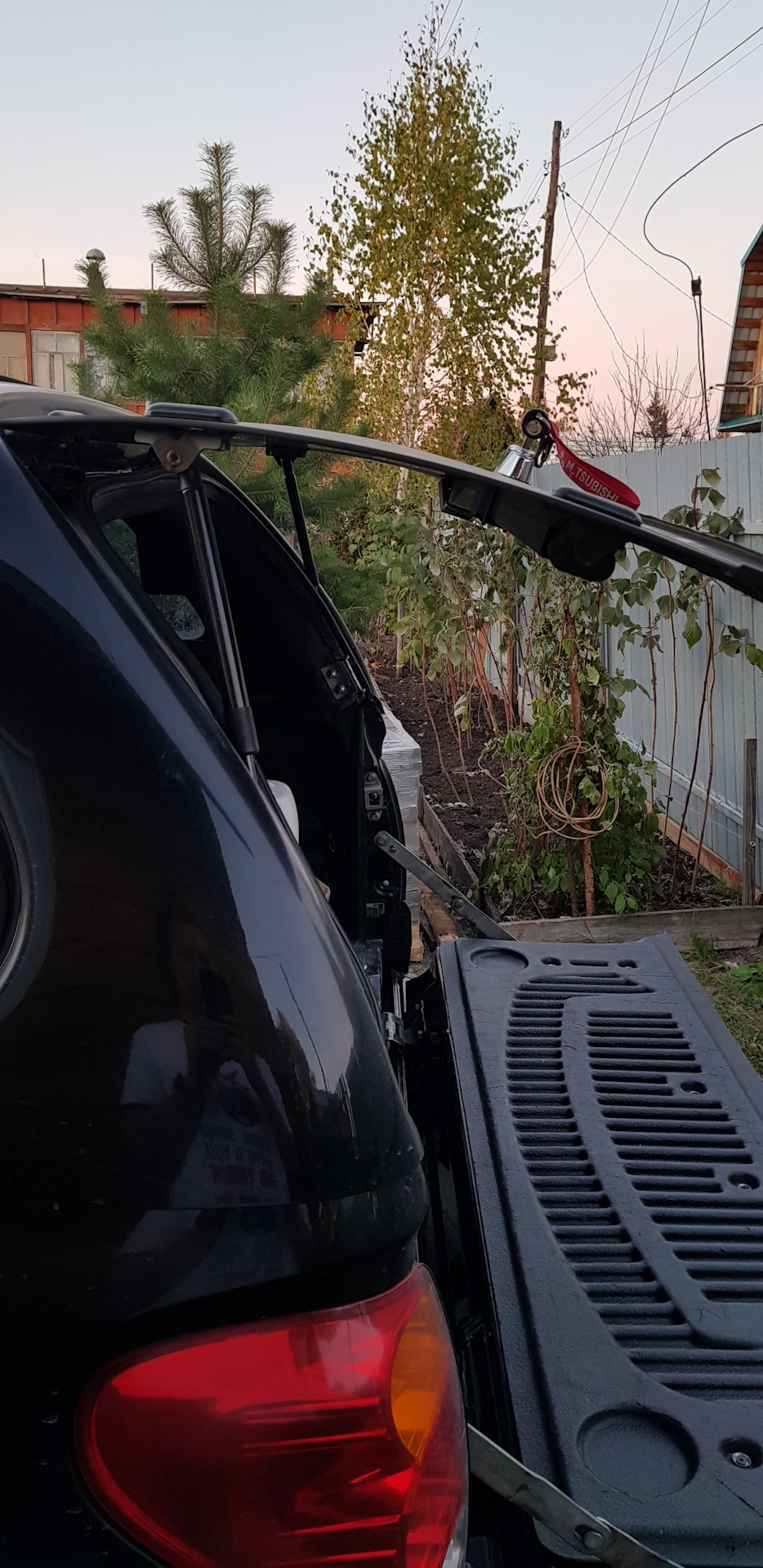 L200 | Газовые упоры кунга — Mitsubishi L200 (4G), 2,5 л, 2015 года ...