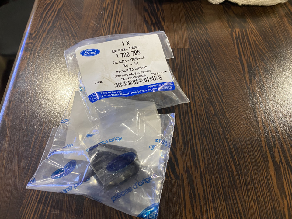 Веерные форсунки омывателя — Ford Fiesta (Mk VI), 1,6 л, 2018 года ...