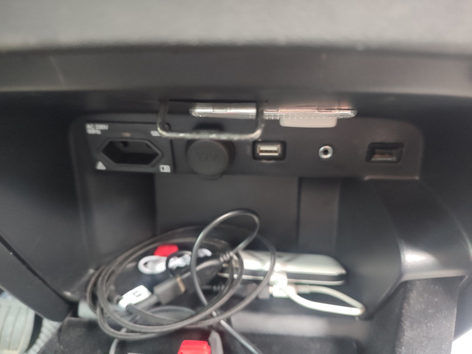 USB №2 и встреча водителя — Citroen Grand C4 Picasso (2G), 1,6 л, 2018 ...