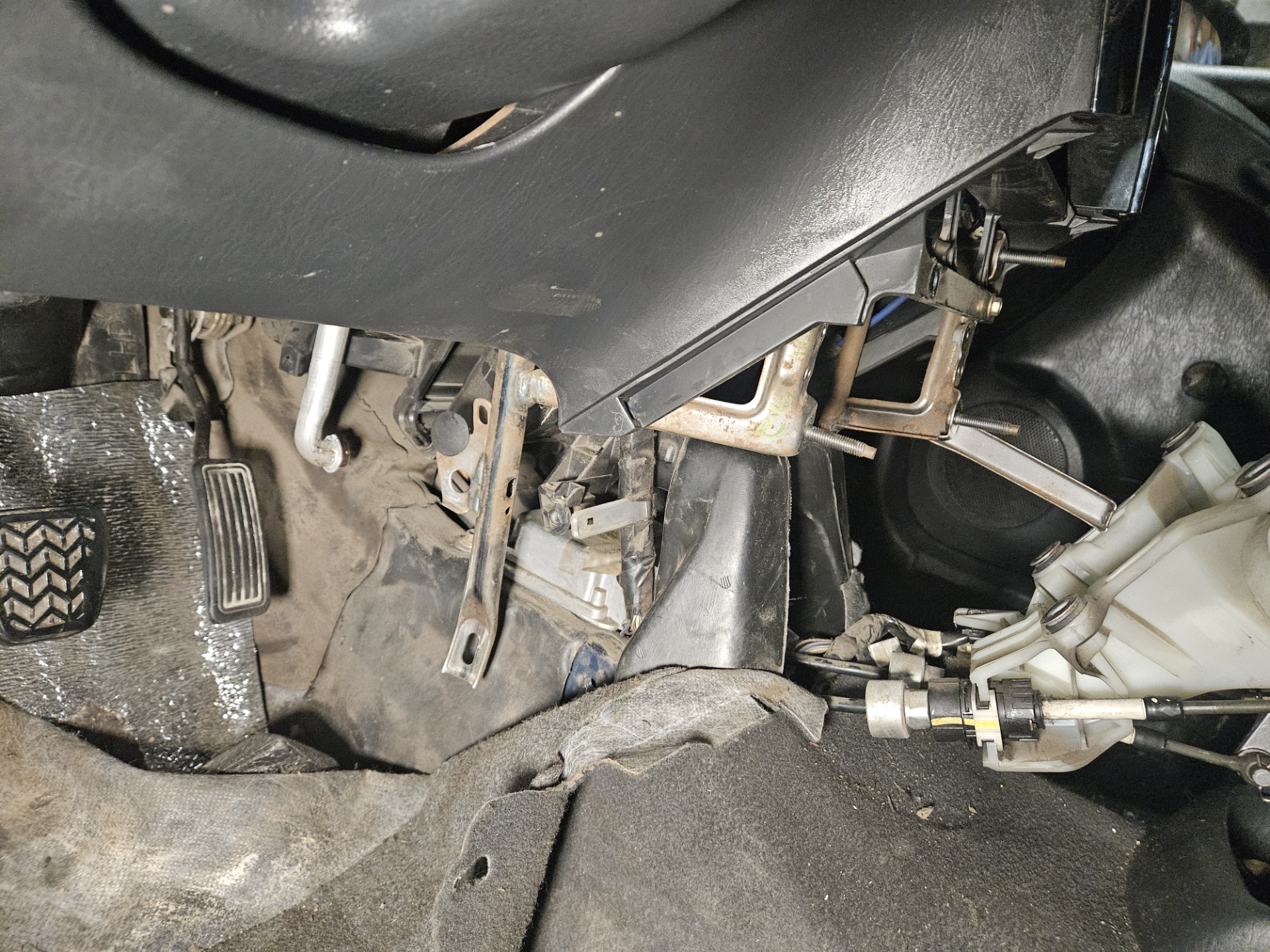 Замена радиатора отопителя — Toyota Matrix (1G), 1,8 л, 2004 года ...