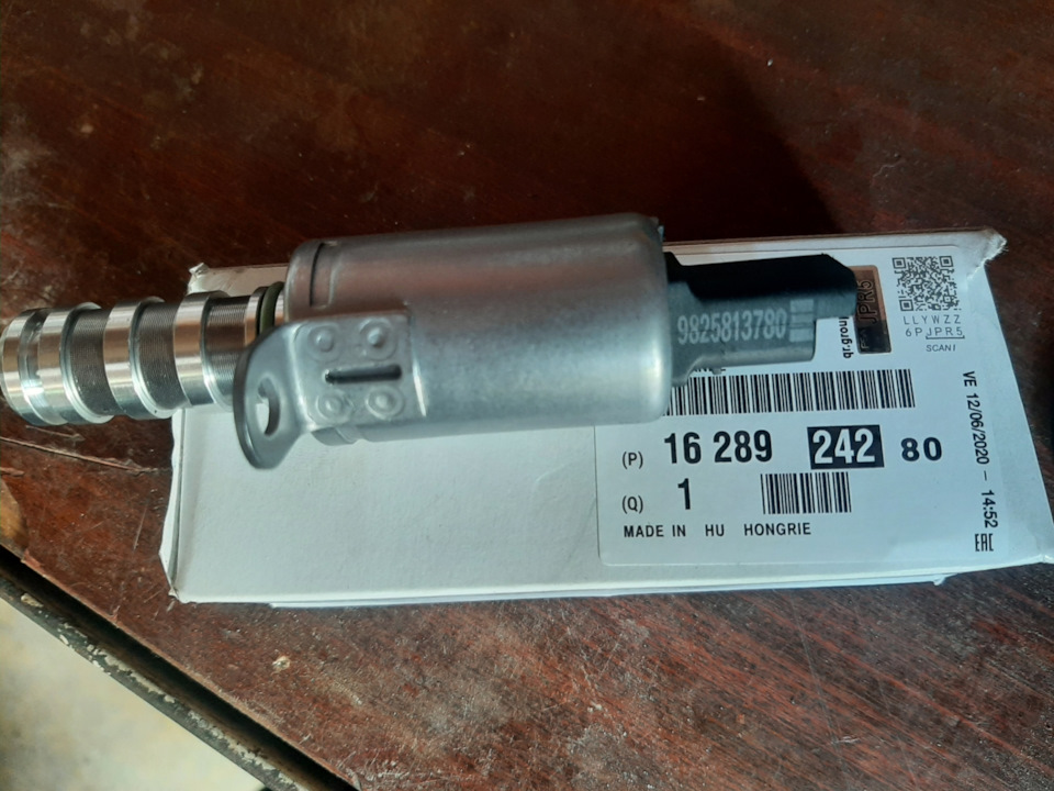 Замена клапана фаз ГРМ и чашек опор амортизаторов — Citroen C4 (2G), 1 ...