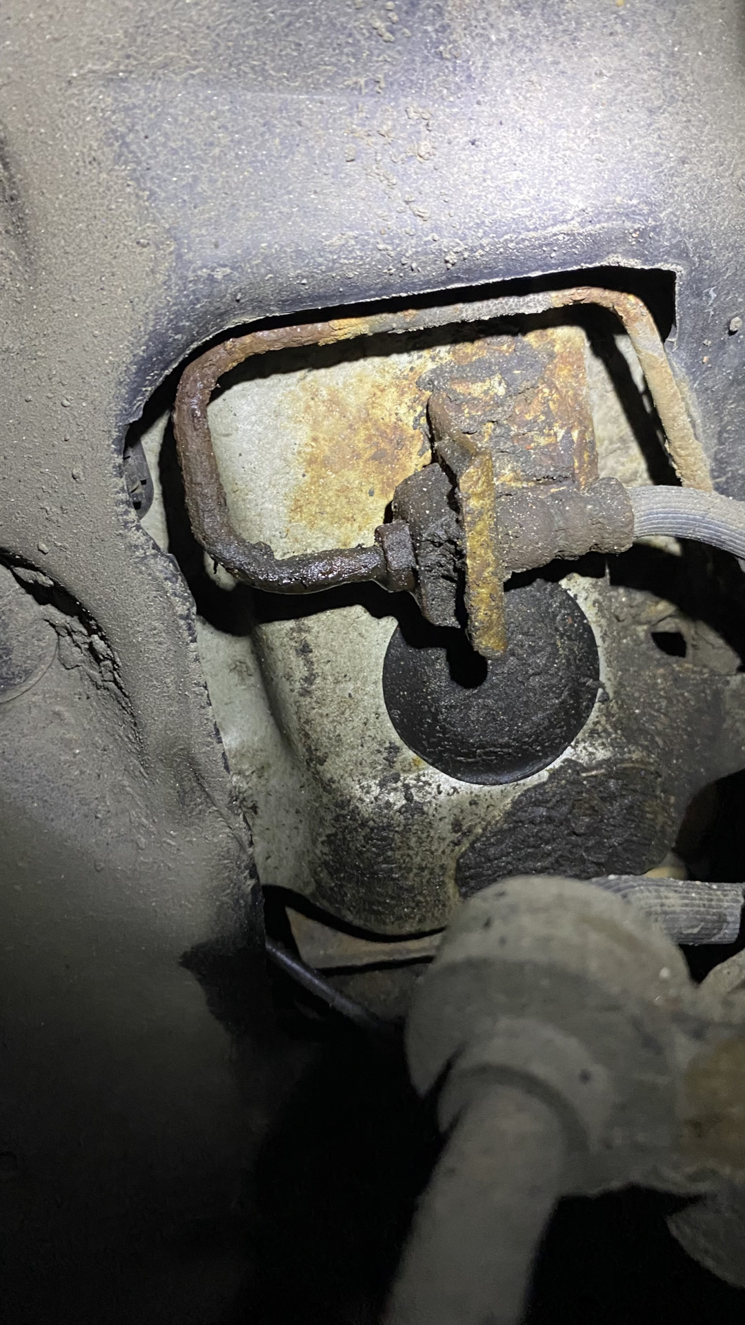 Треснула тормозная трубка — Renault Megane II, 1,6 л, 2008 года ...