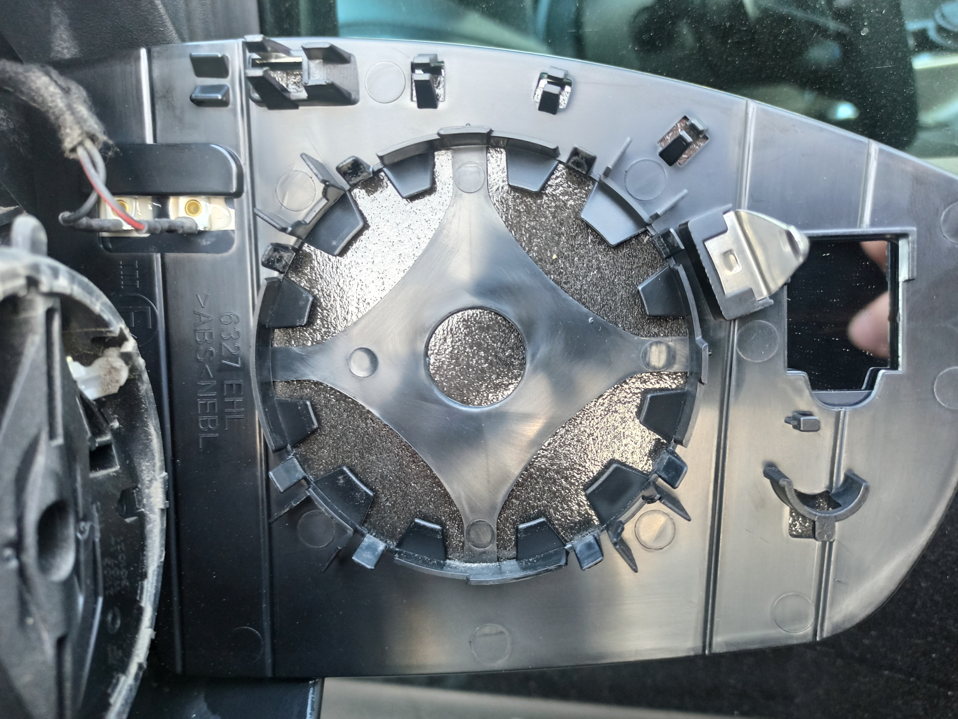 Замена зеркального элемента и втулки тросика АКПП — Ford Kuga (2G), 2,5 ...