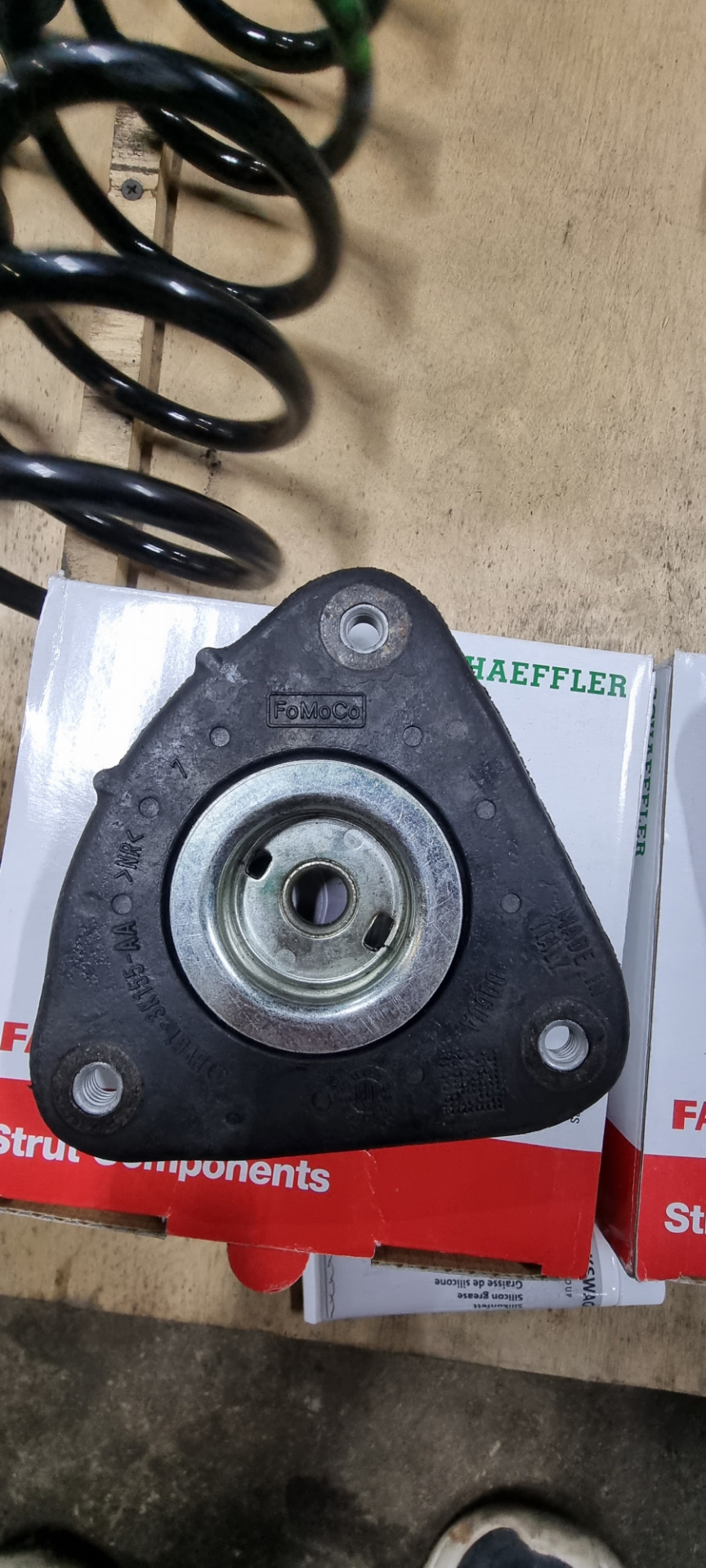 Замена амортизаторов перед зад — Ford Focus II Sedan, 2 л, 2010 года ...