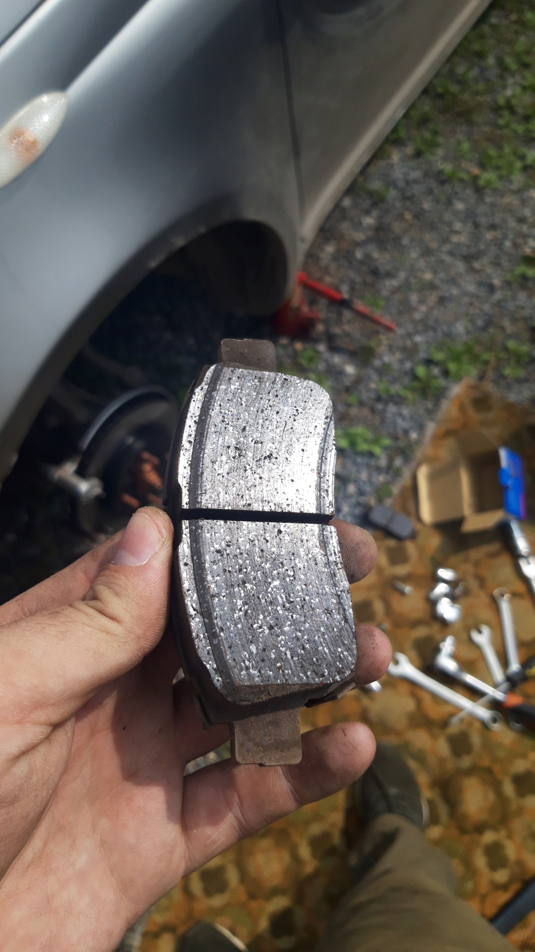 Замена передних тормозных дисков и колодок — Toyota Vitz (10), 1,3 л ...