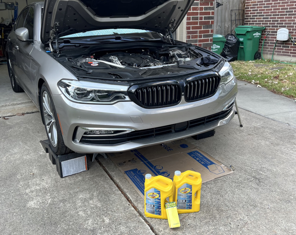Замена моторного масла и фильтра — BMW 5 series (G30), 3 л, 2018 года ...
