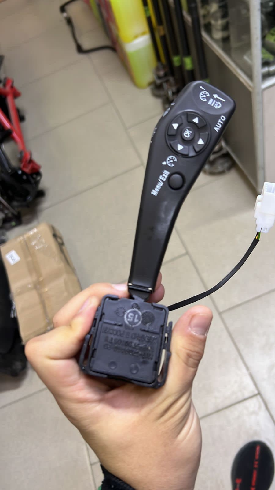 Люксовые подрулевые переключатели — Lada Приора седан, 1,6 л, 2010 года ...