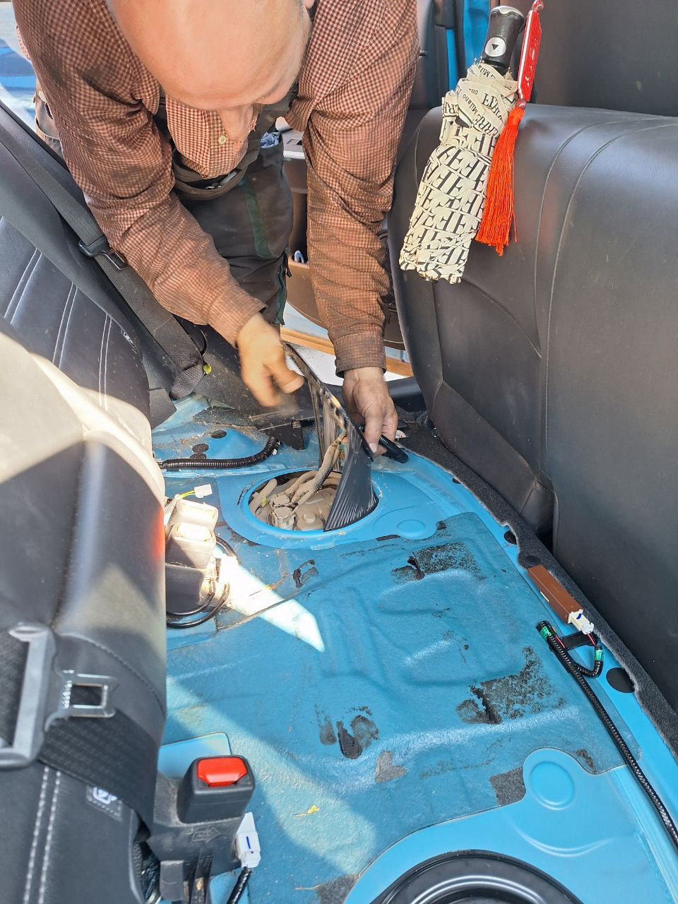 Замена топливного фильтра — Toyota RAV4 (5G), 2 л, 2020 года | визит на ...