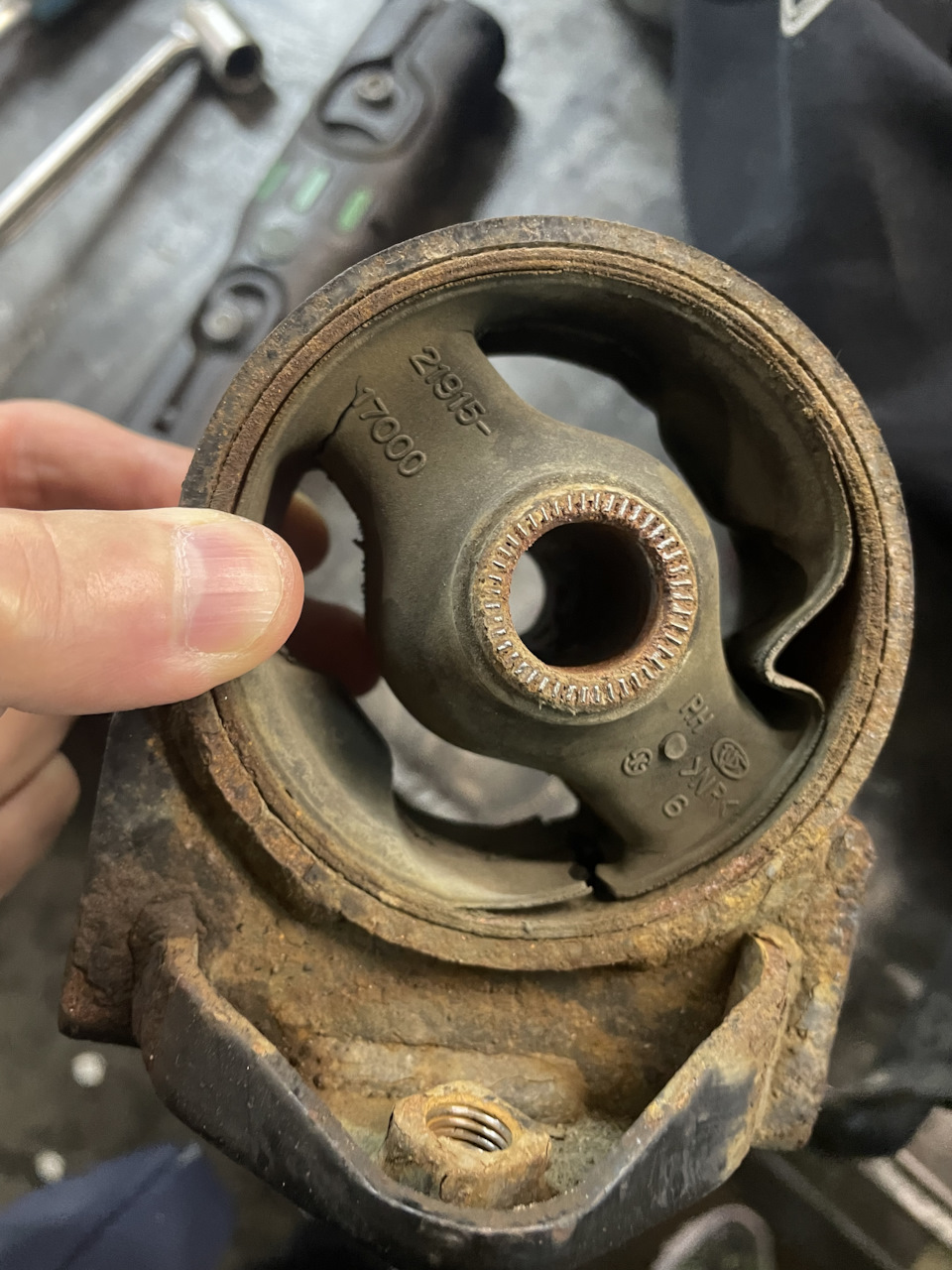 Замена передней / задней подушки — Hyundai Matrix, 1,6 л, 2008 года ...