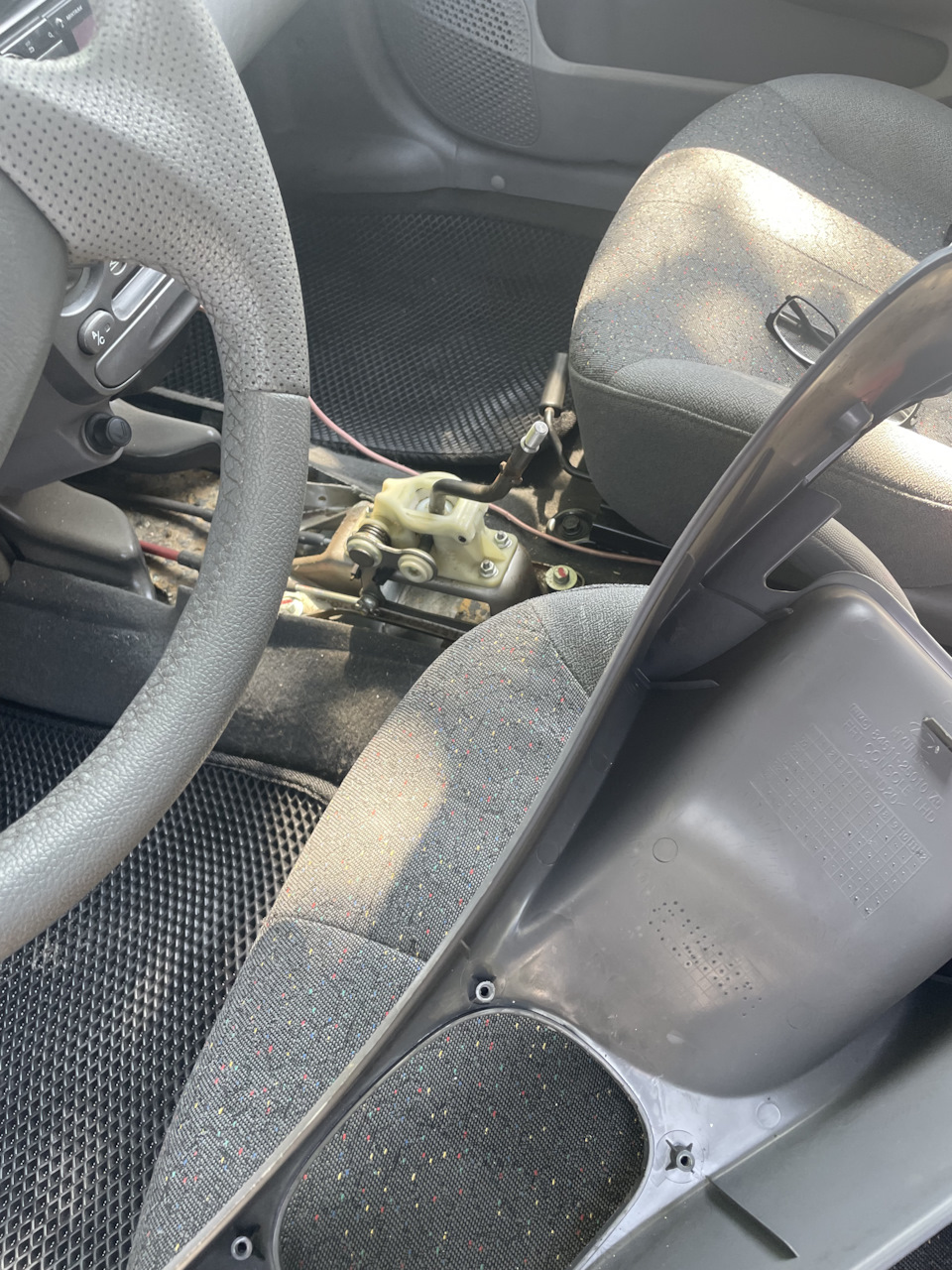 Замена кожуха ручки КПП — Hyundai Accent (2G), 1,5 л, 2008 года ...