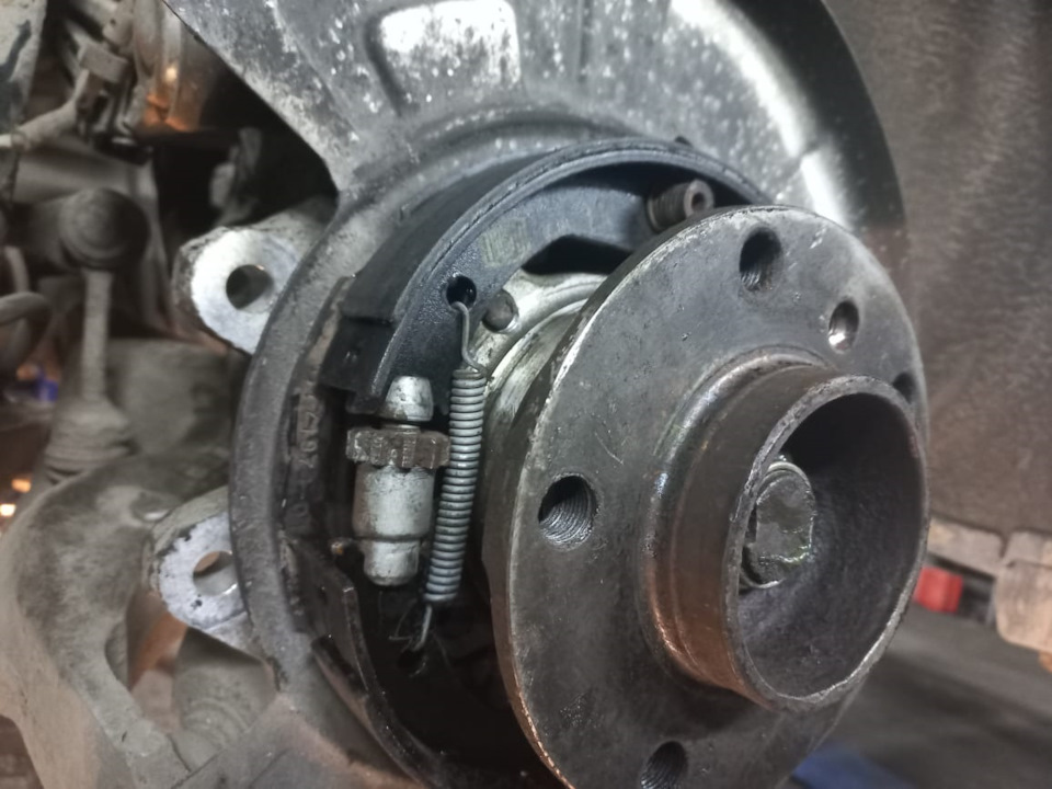 Замена задних ступичных подшипников — BMW X5 (E70), 3 л, 2011 года ...