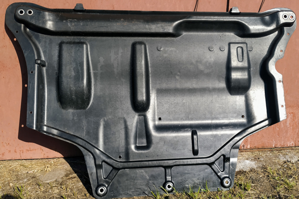 5Q0825901 Защитный брус сзади VAG | Запчасти на DRIVE2