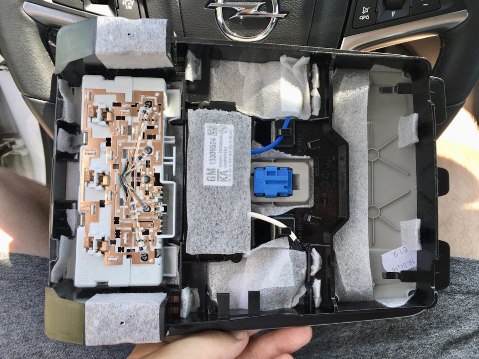 #34 Устранение скрипа в переднем плафоне — Opel Astra J, 1,6 л, 2014 ...