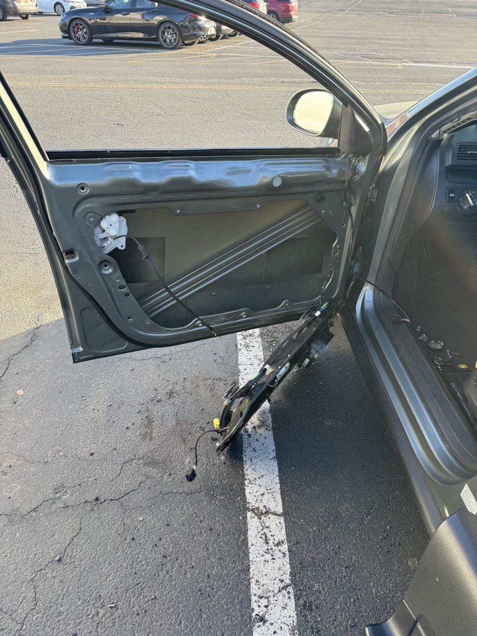 Ремонт замка водительской двери — Volkswagen Passat B6, 2 л, 2006 года ...