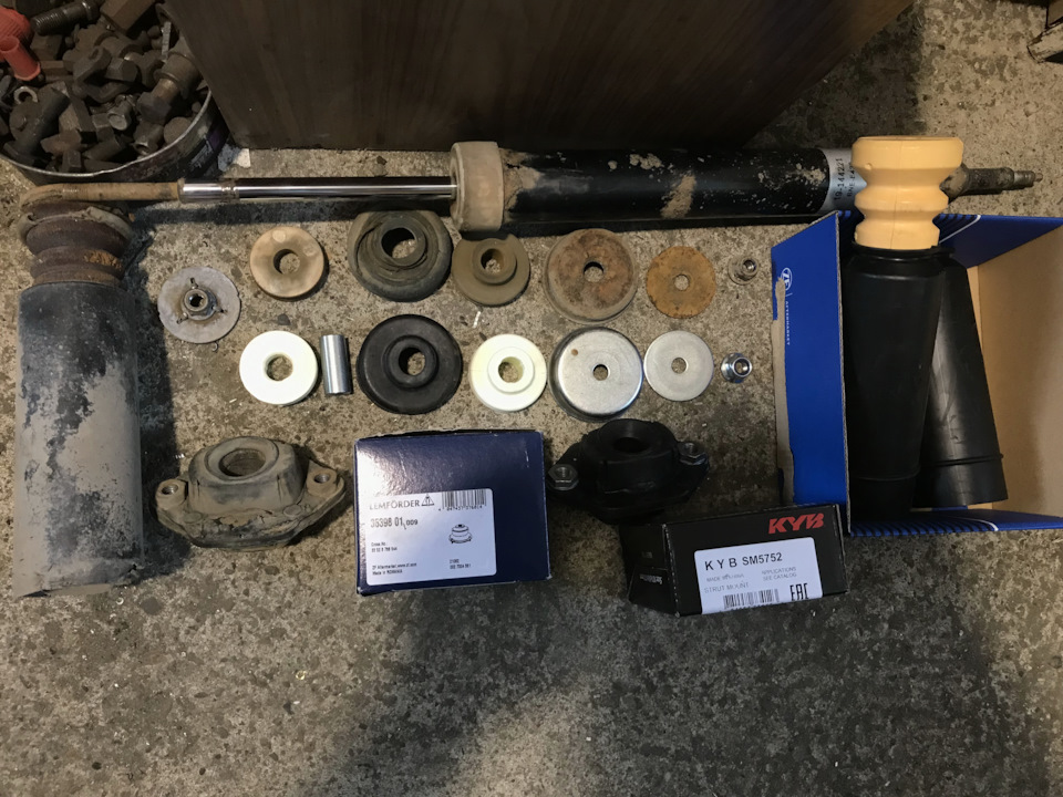 SM5752 Верхняя опора задняя (левая/правая) KYB | Запчасти на DRIVE2