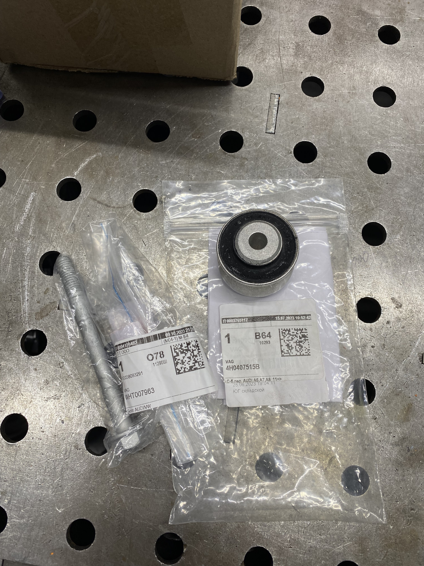 Замена сайлент блока верхнего переднего рычага — Audi A6 Avant (C7), 3 ...