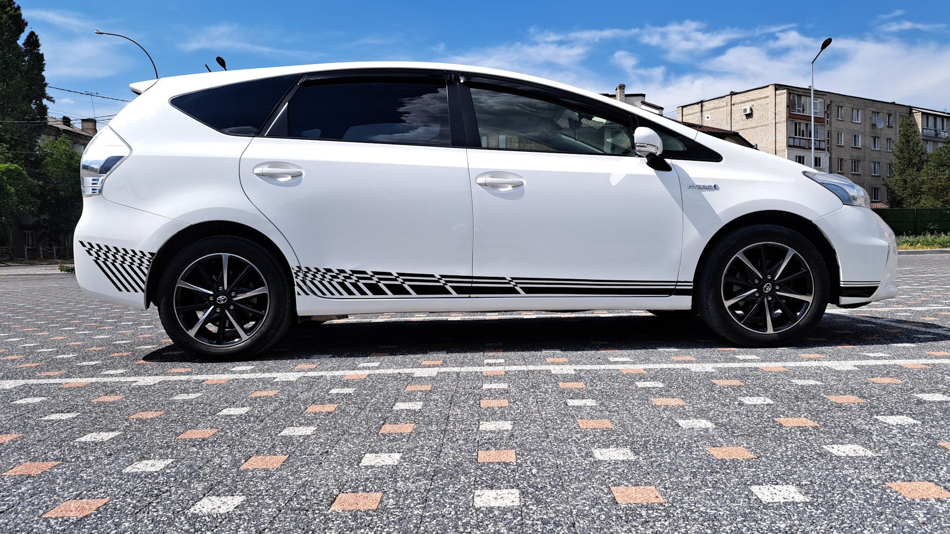 Toyota Prius Alpha 1.8 гибридный 2013 | на DRIVE2