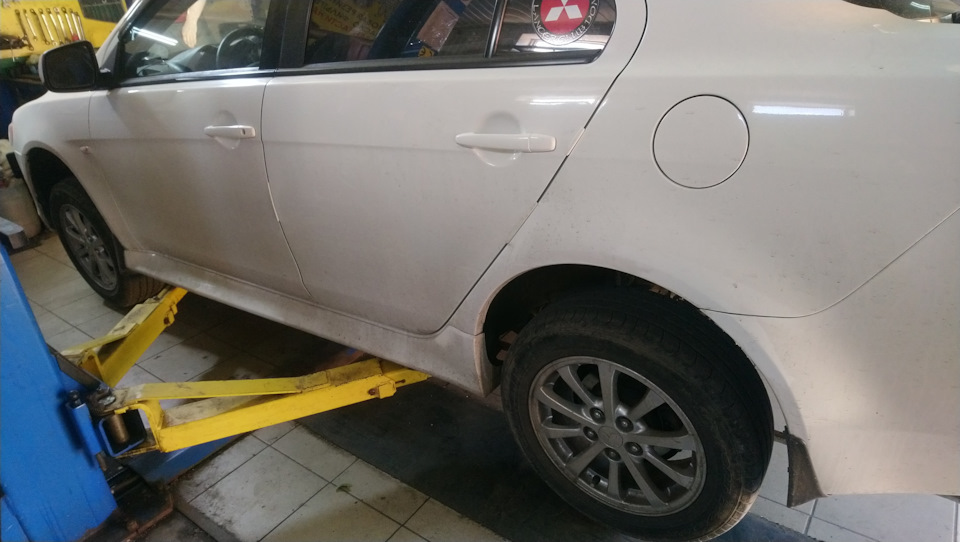 Замена уплотнительного кольца глушителя MR450706 — Mitsubishi Lancer X ...