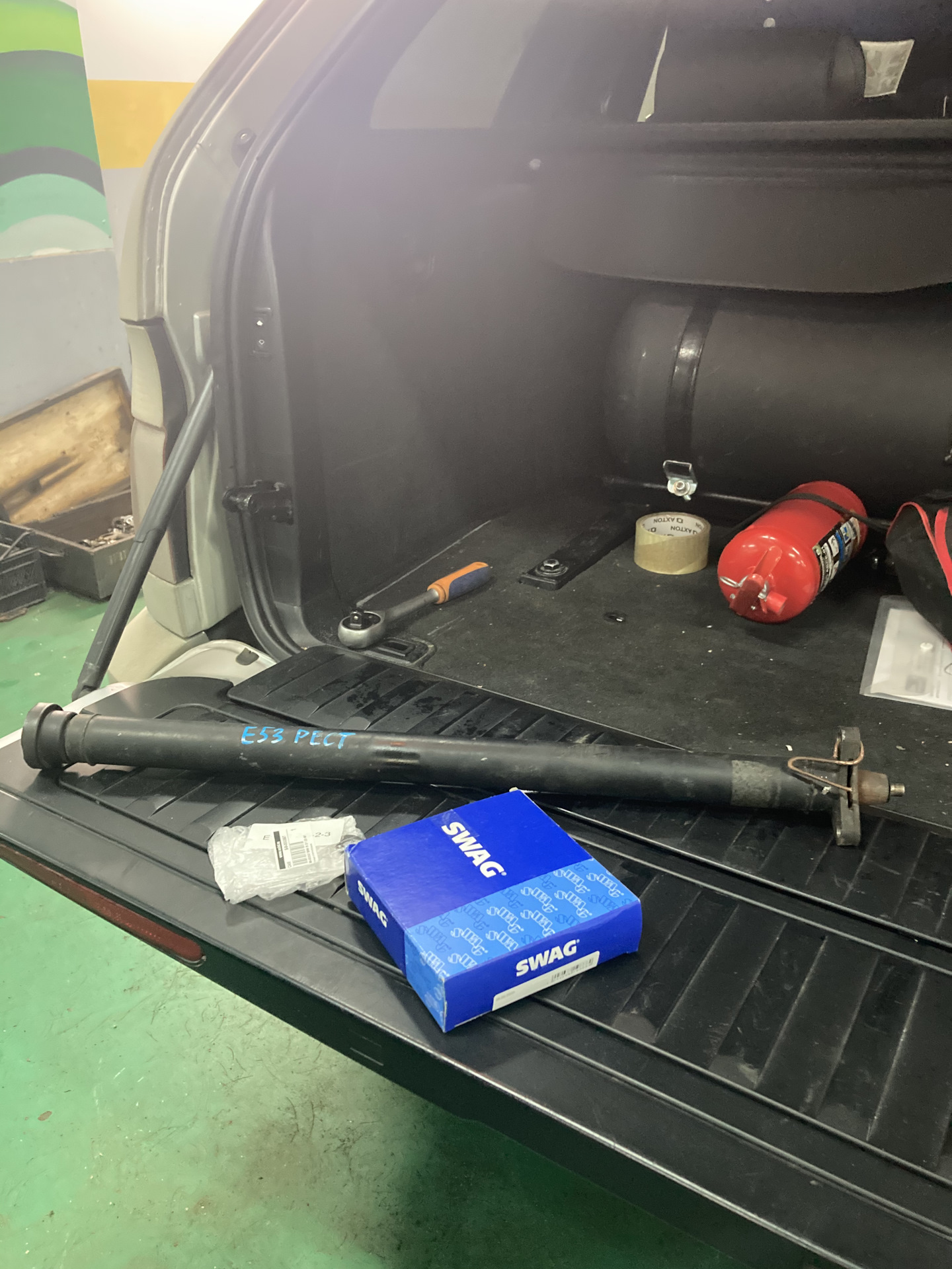 Замена переднего карданного вала — BMW X5 (E53), 4,8 л, 2004 года ...