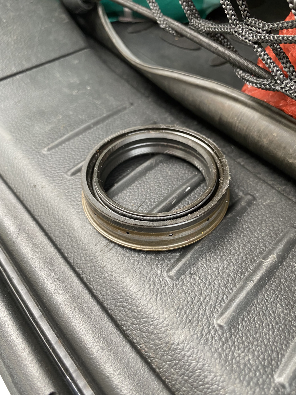 Течь масла раздатки со стыка с АКПП — Chevrolet Captiva (1G), 2,4 л ...