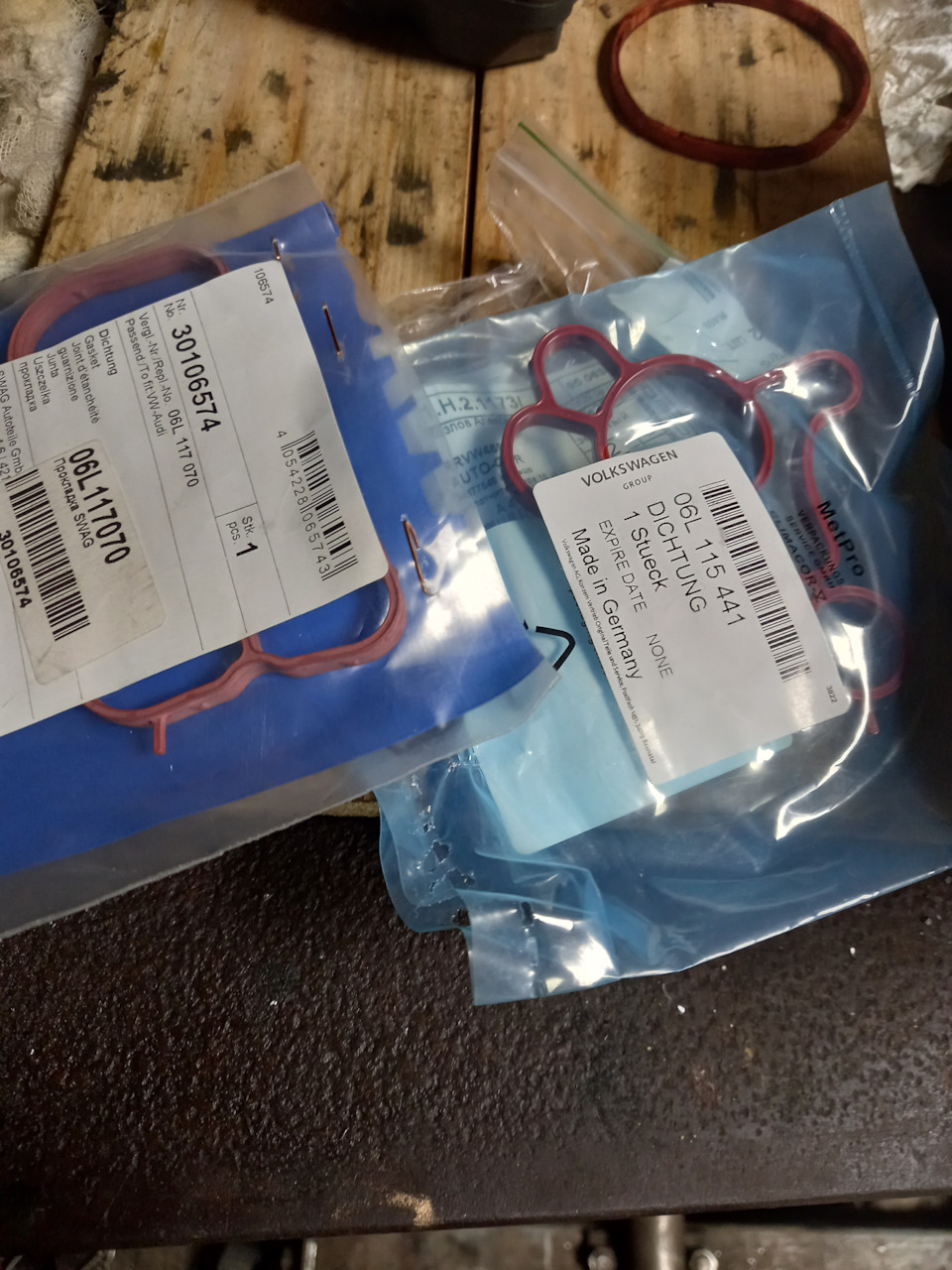 06L115441 Прокладка кронштейна масляного фильтра / AUDI, SEAT, SKODA ...