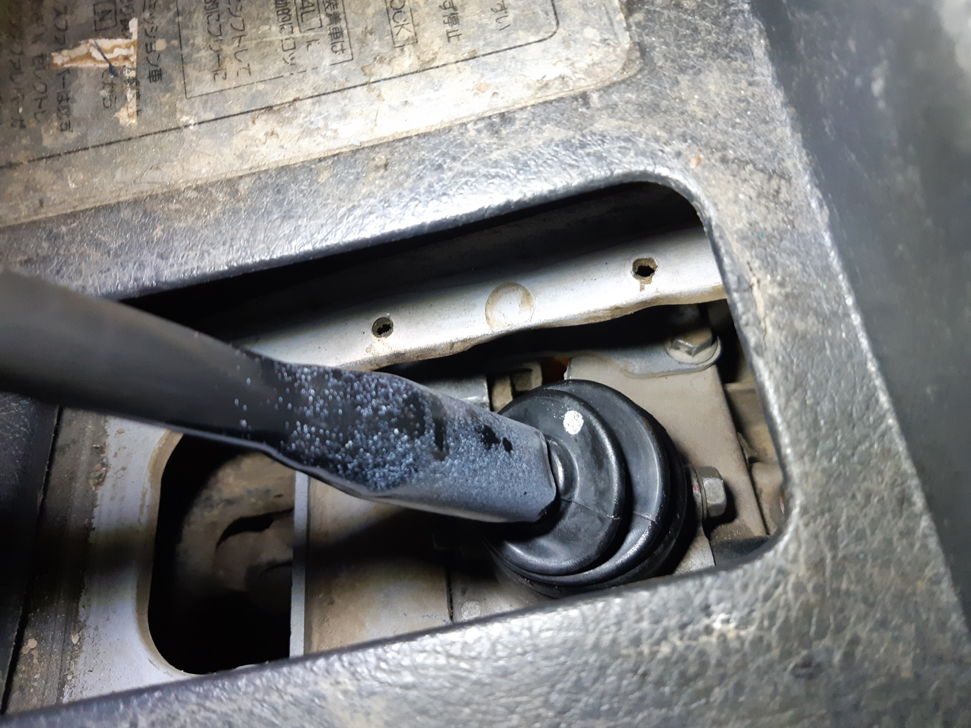 Пыльник кулисы раздаточной коробки. — Suzuki Escudo (1G), 2 л, 1995 ...