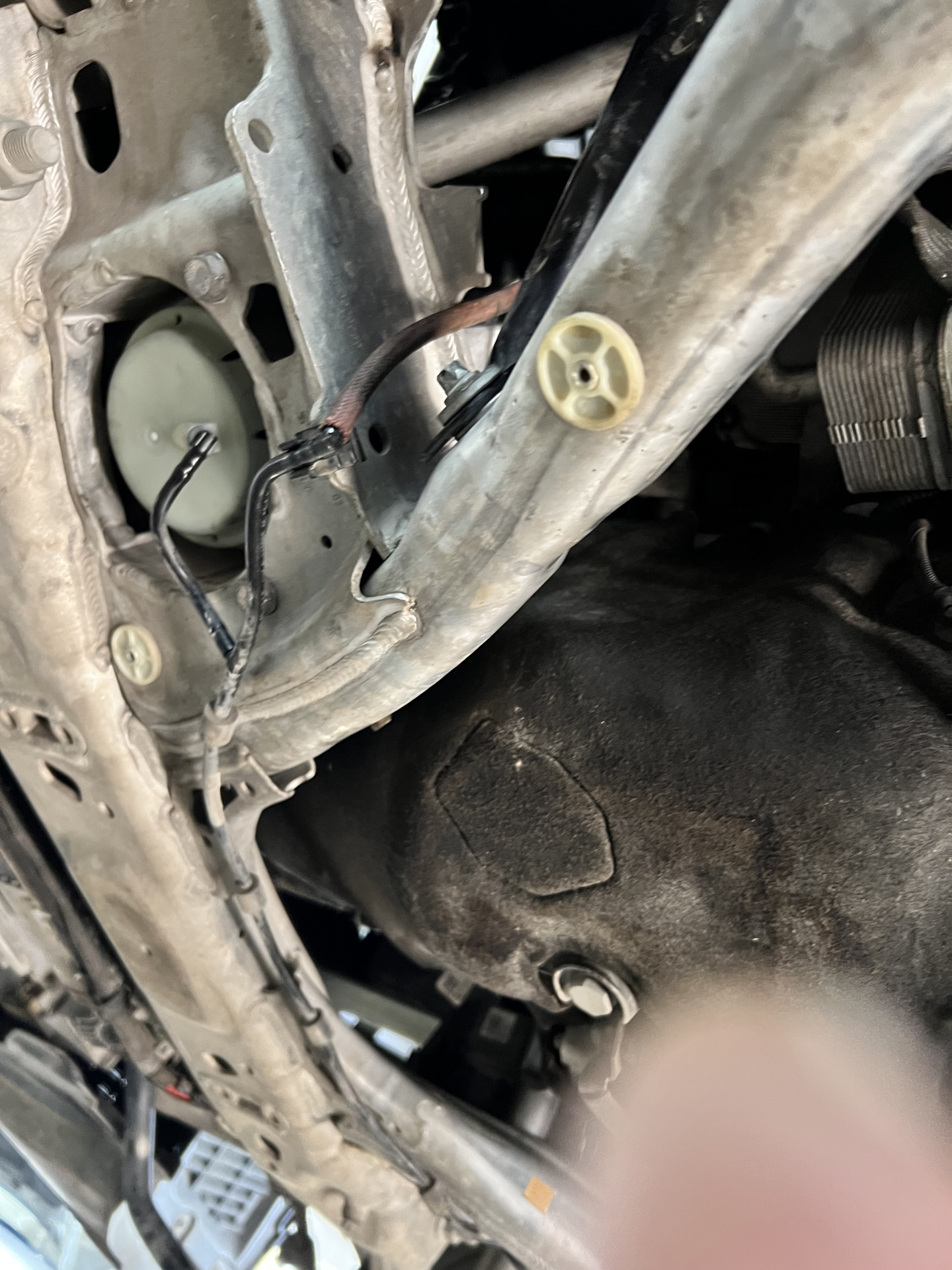 Замена подушек двс — BMW 5 series (G30), 2 л, 2017 года | визит на ...