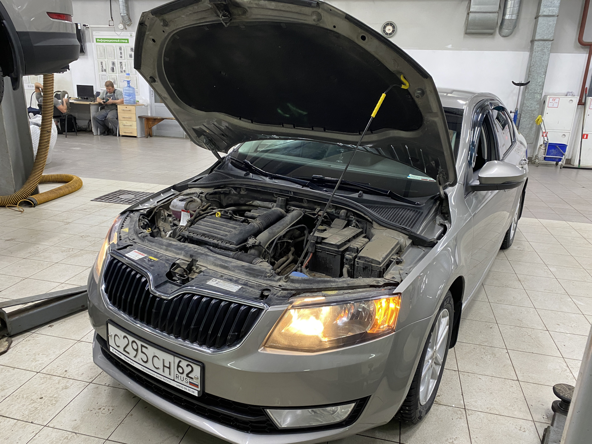 Замена антифриза и замена свечей зажигания на пробеге 93095 у официалов ...