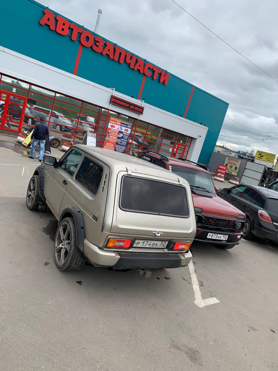 Спойлер на Ниву. Пластиковая дверь — Lada 4x4 3D, 1,7 л, 2015 года ...