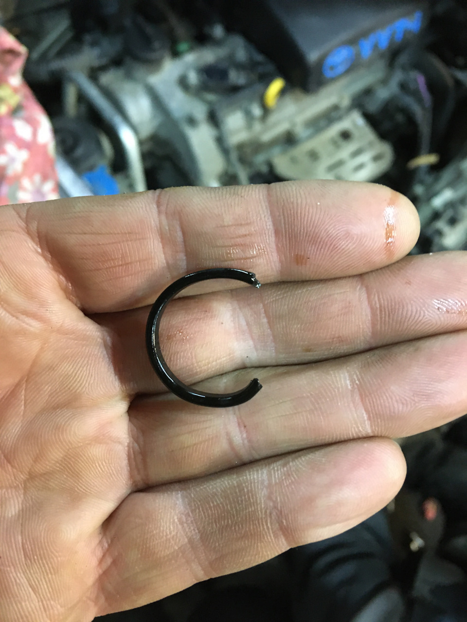 Устранение течи из-под кронштейна масляного фильтра — Toyota Yaris (p2 ...