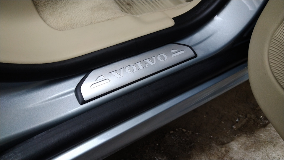 Накладки на задние пороги — Volvo XC60 (1G), 2,4 л, 2017 года ...