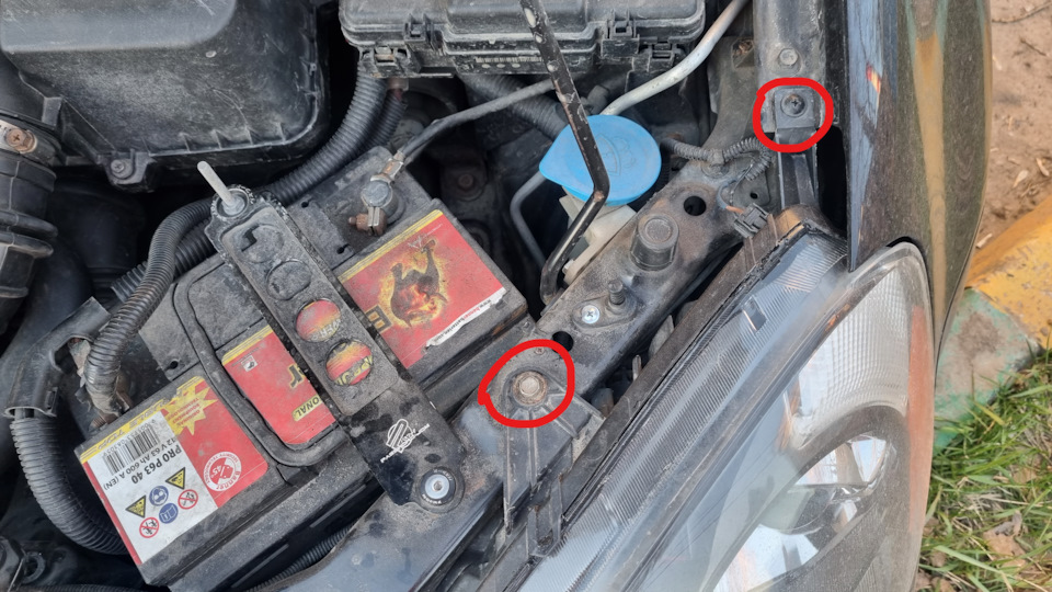 150. Замена верхних болтов крепления фар и винтов заднего левого ...