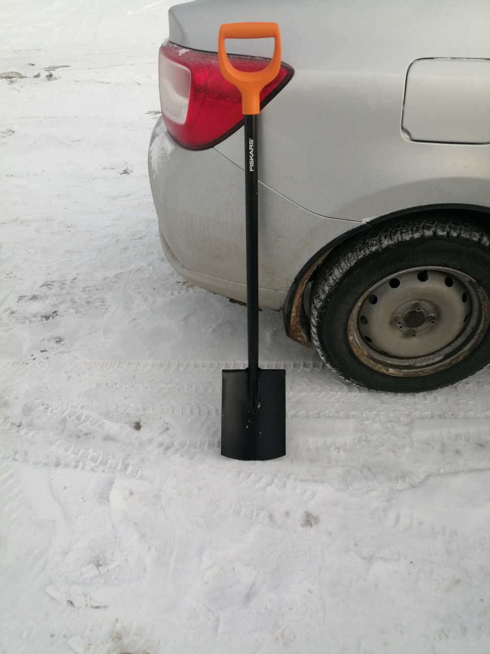 Лопата для авто — Renault Logan (2G), 1,6 л, 2017 года | аксессуары | DRIVE2