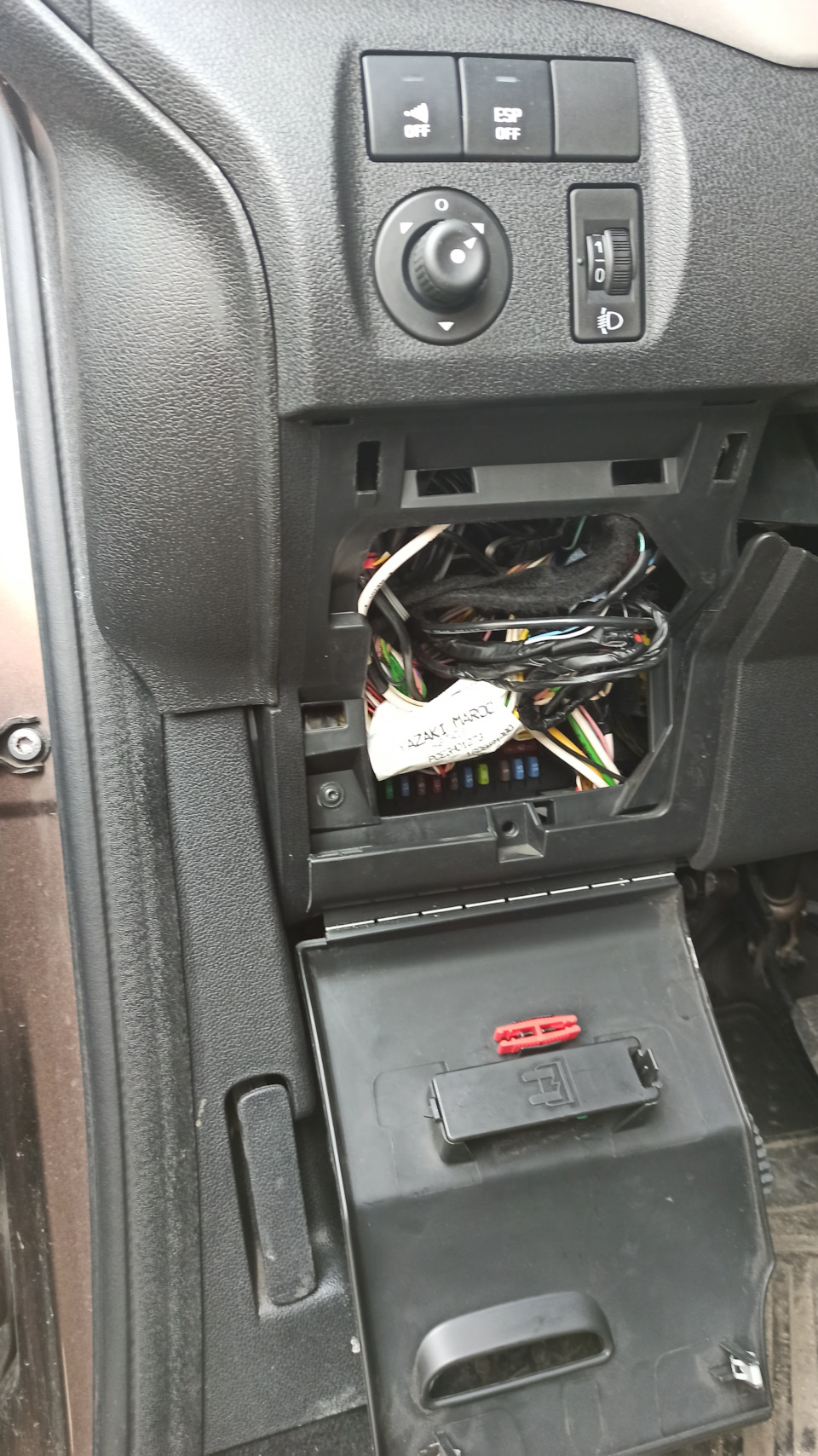 Оригинальный держатель предохранителей CITROEN-PEUGEOT 6588C2 в штатное место Peugeot Partner ...