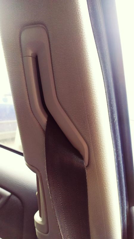 Направляющая ремня безопасности водителя: замена — Volvo S60 (1G), 2,4 ...