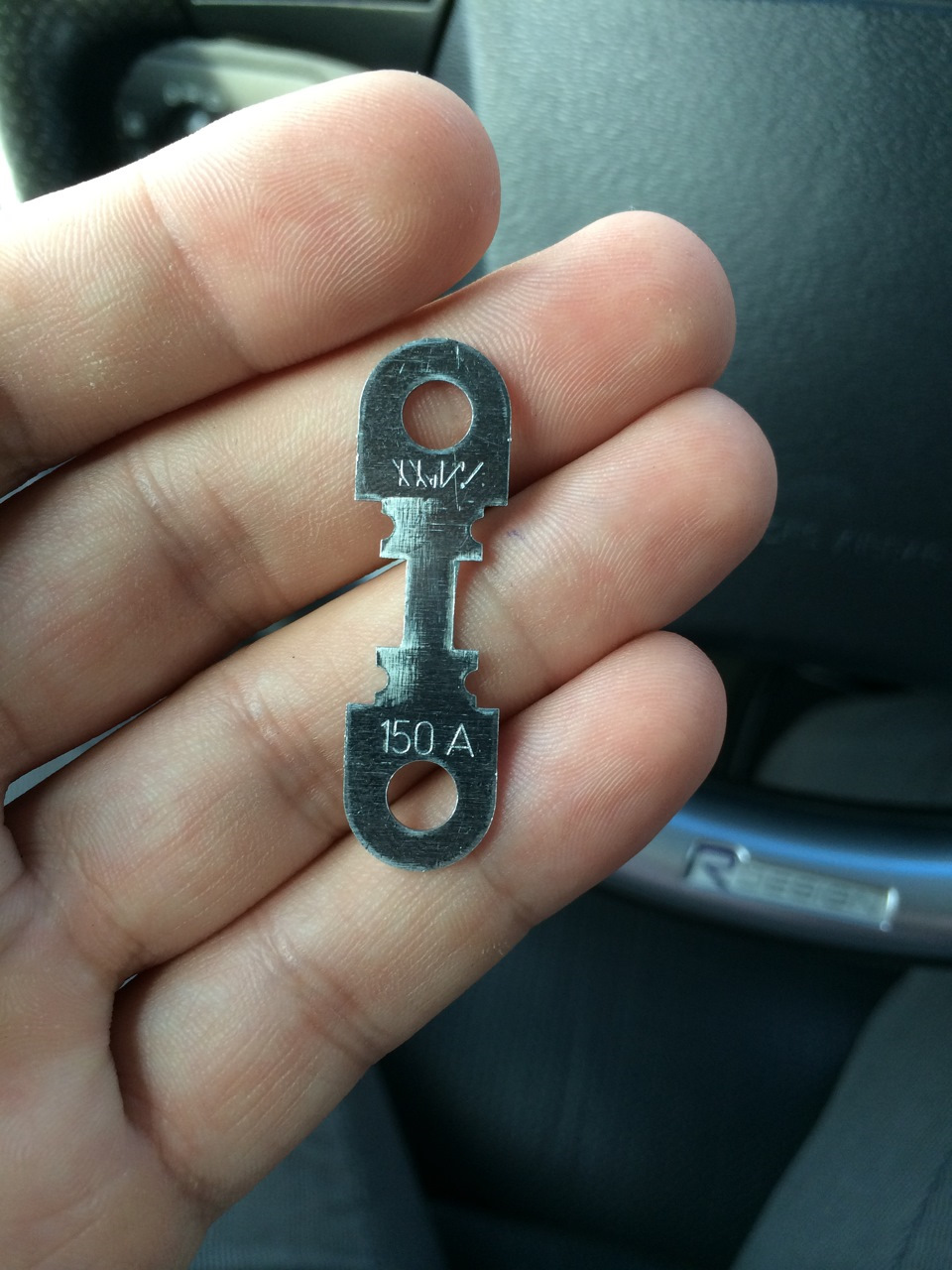 Плавкий предохранитель 150А на "+" клеммы АКБ Volvo — Volvo XC70 III, 2 ...